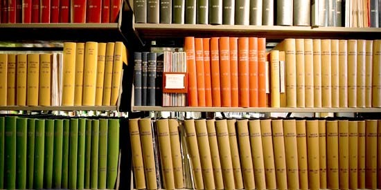 6 best methods to organize books | HireRush Blog
