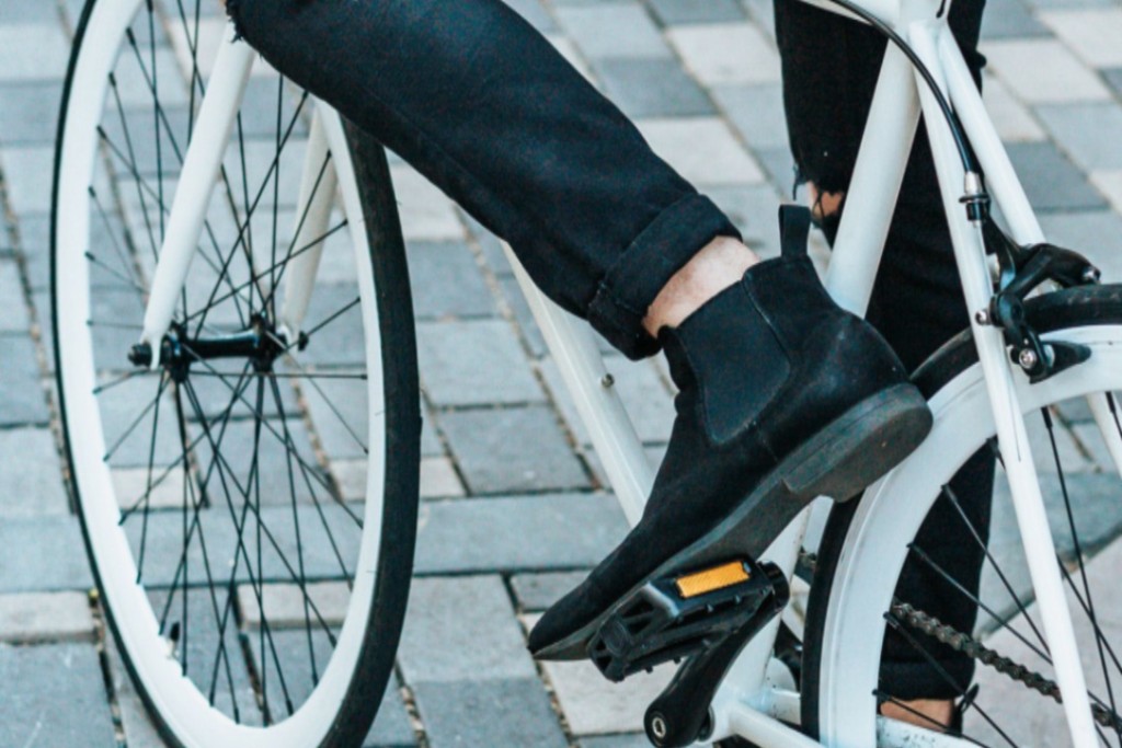 8 safe cycling rules | HireRush