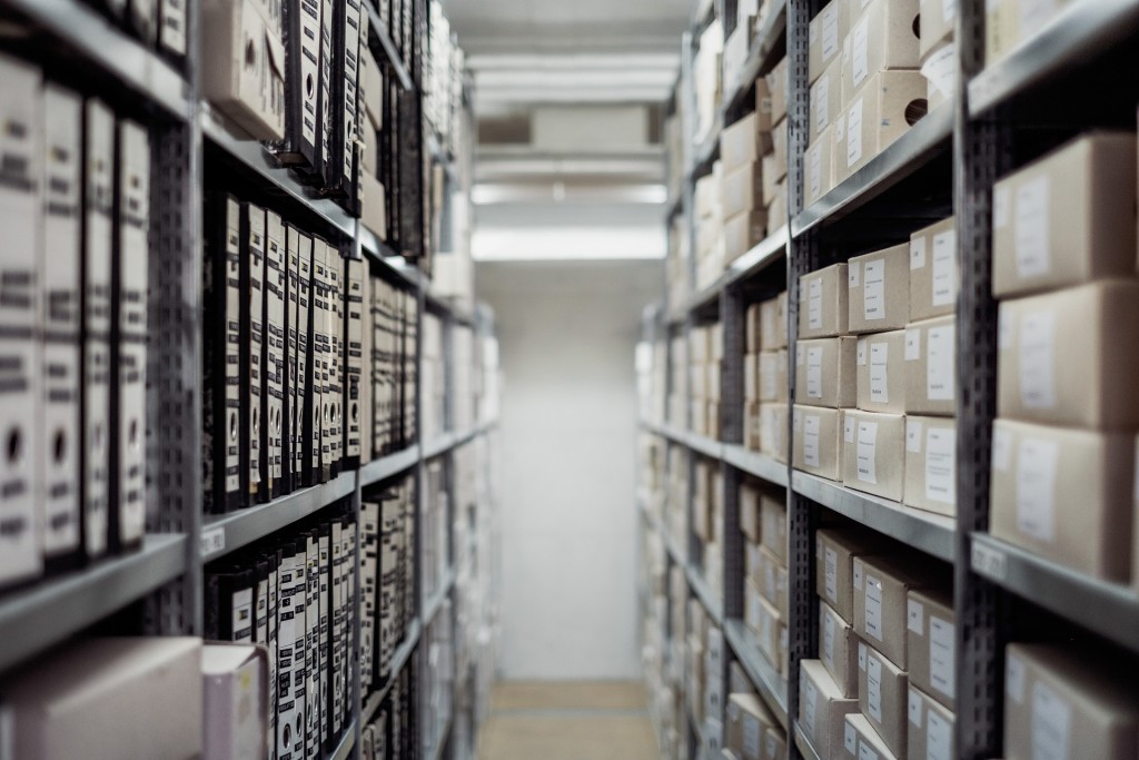 8 places to declutter at your workplace | HireRush